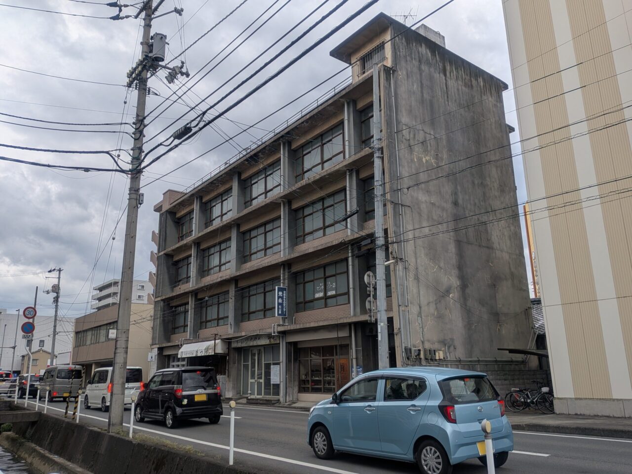 【松山市】コミセン近くの「うどん まつや」など入るビルが建て替えへ！14階建てマンション計画 | 街楽松山
